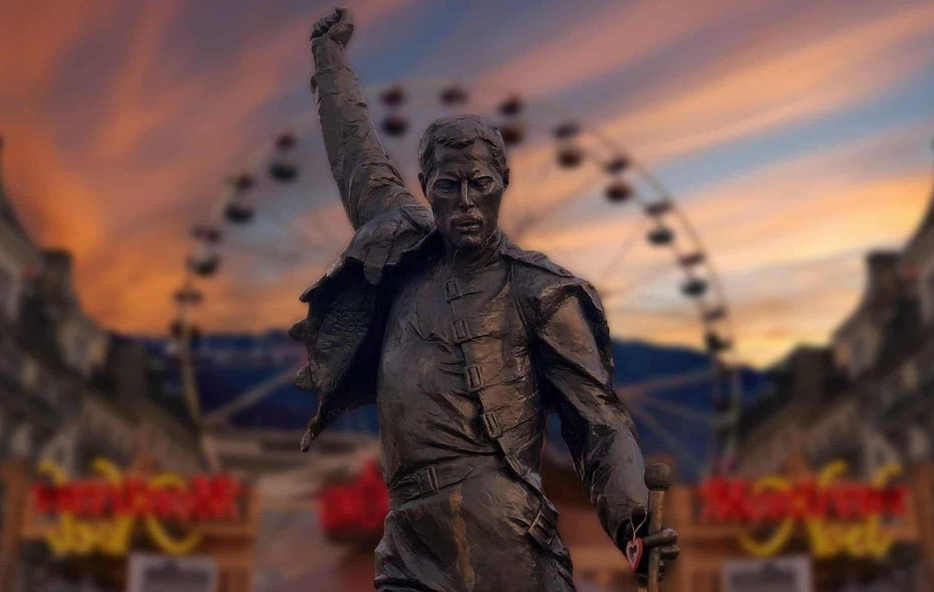 Freddie Mercury’s Height Revealed - Footwear Heights